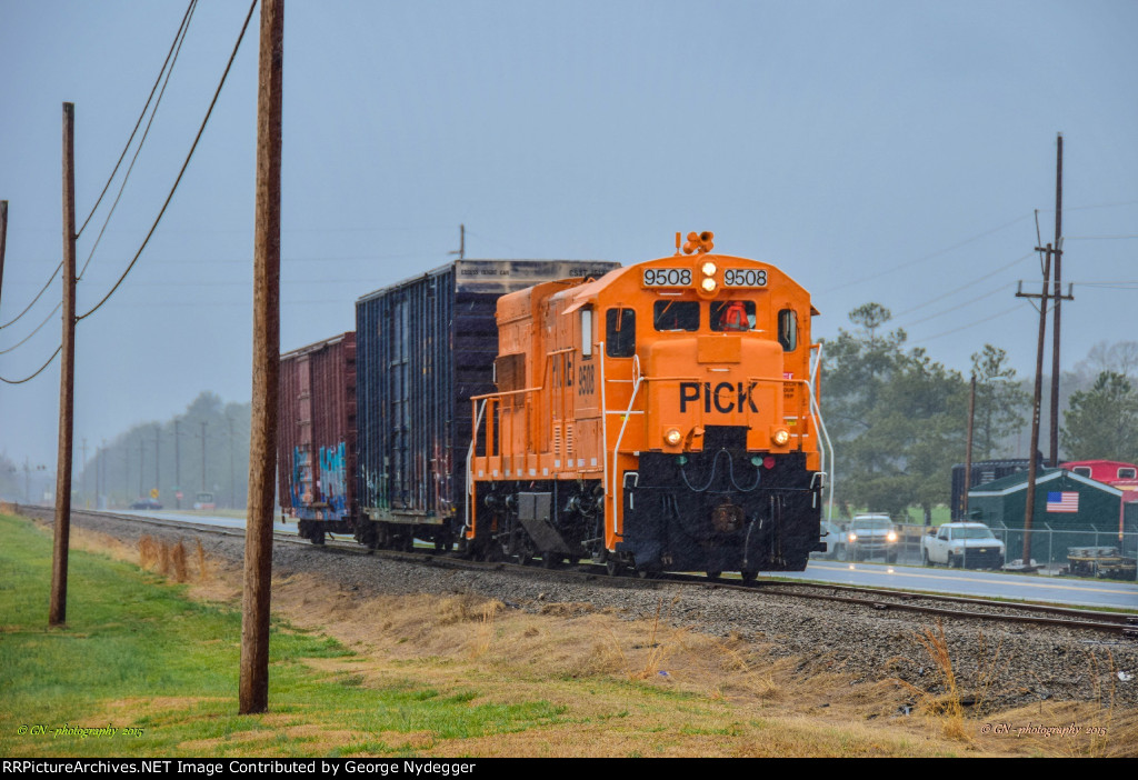 PICK 9508 / U18B local delivery during heavy rain